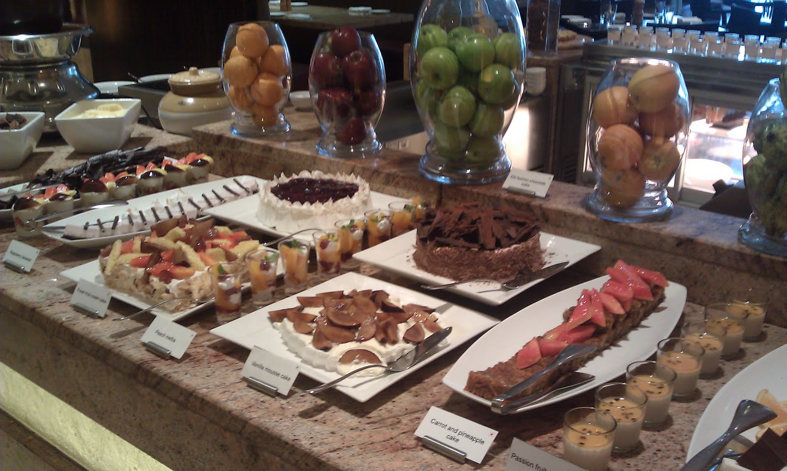 Un lama aux Indes: 'Petit' buffet italien du dimanche midi ...