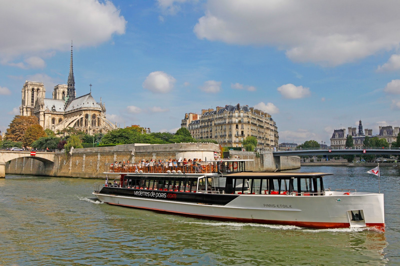 Découvrez La Seine Avec Les Vedettes De Paris