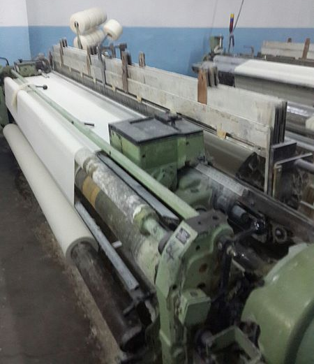 Types of weaving machine according to weft insertion mechanism