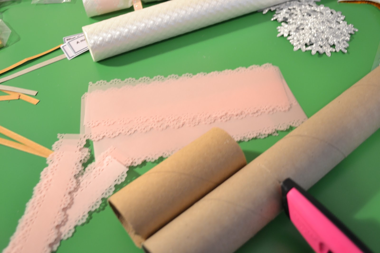 Fun Fabrication: DIY Christmas Crackers (with tutorial)