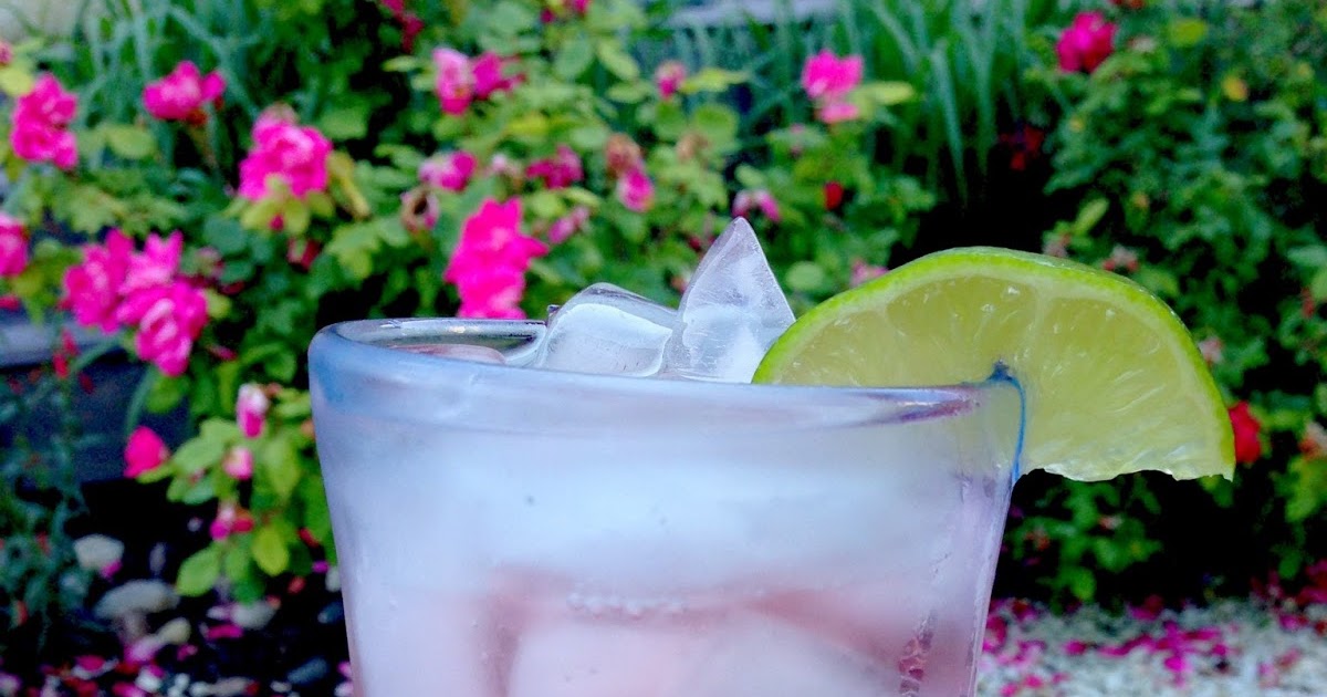 Dooley Noted Style: Thirsty Thursday - Cranberry Cocktail Spritzer