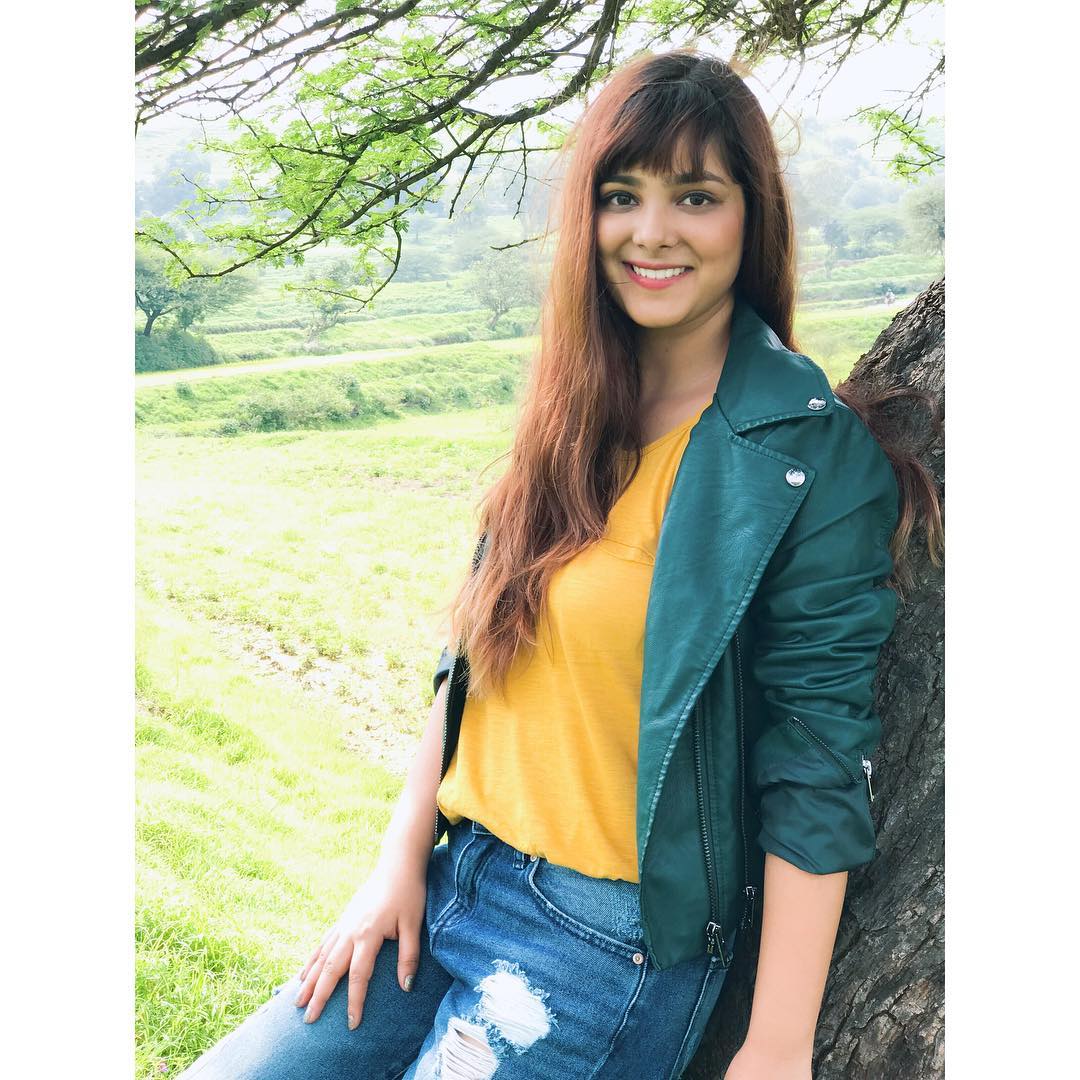 Amazing Singer Shraddha Sharma Stunning Photos Wallpapers