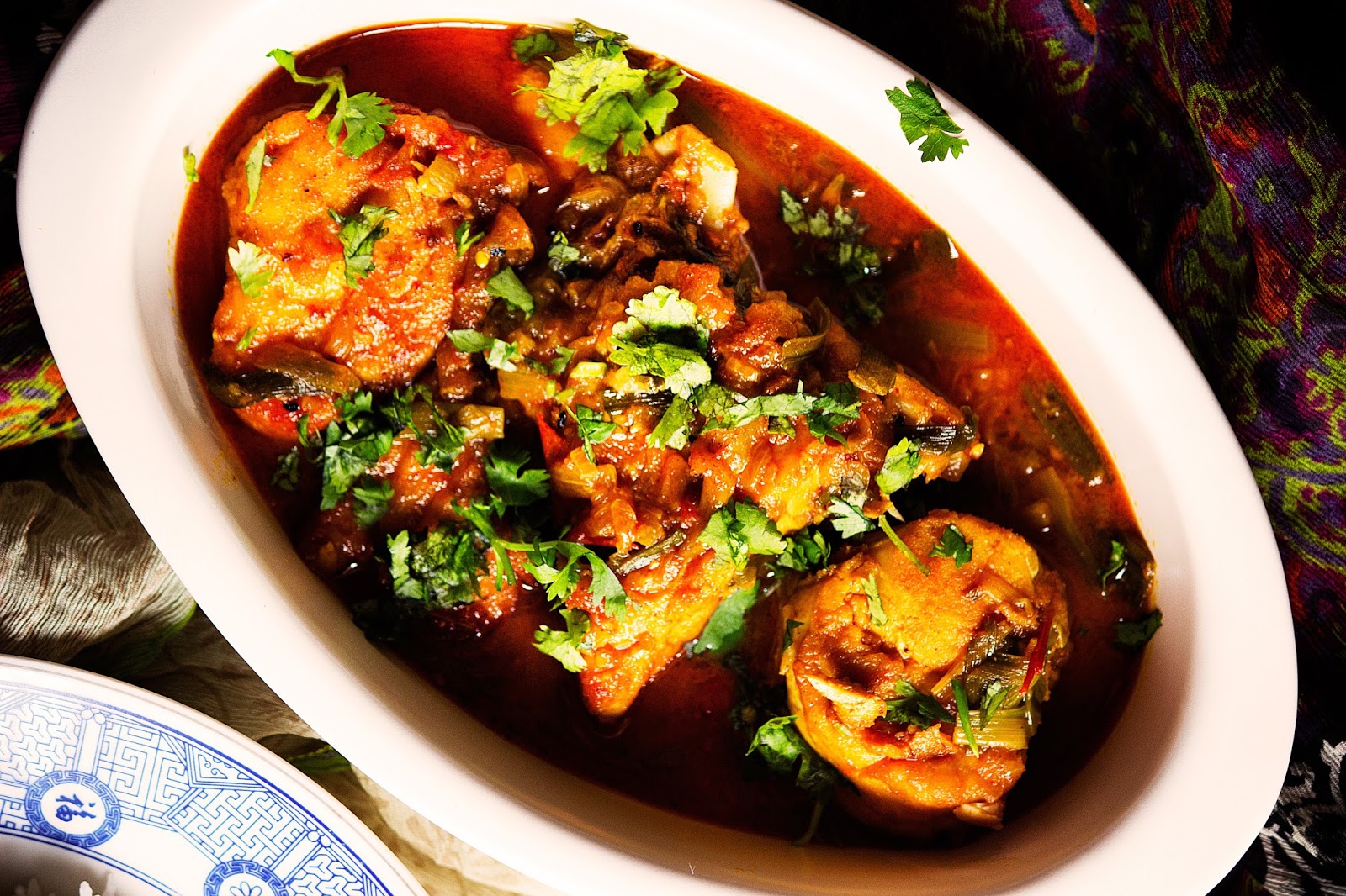 Pyaj Koli Diye Macher Jhol / Bengali Fish Curry with Spring Onions