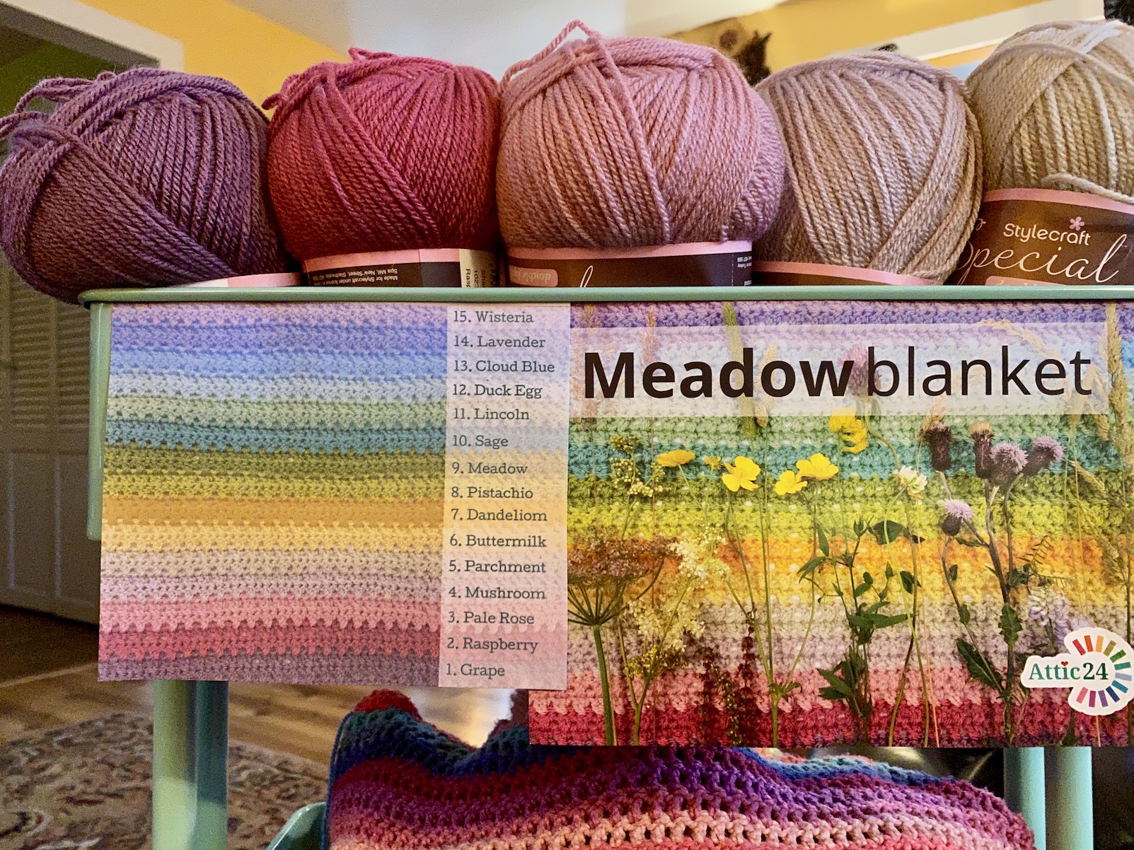 Teresa Kasner: Yarn Trolley, Meadow Progress, Recipes and Cookies