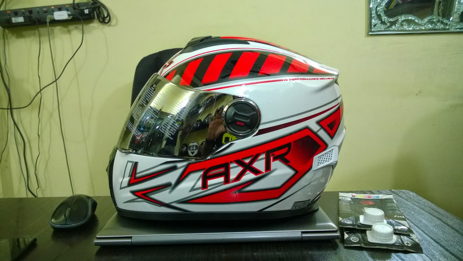 Prostreet Motorcycle Gear : AXR 806 Review