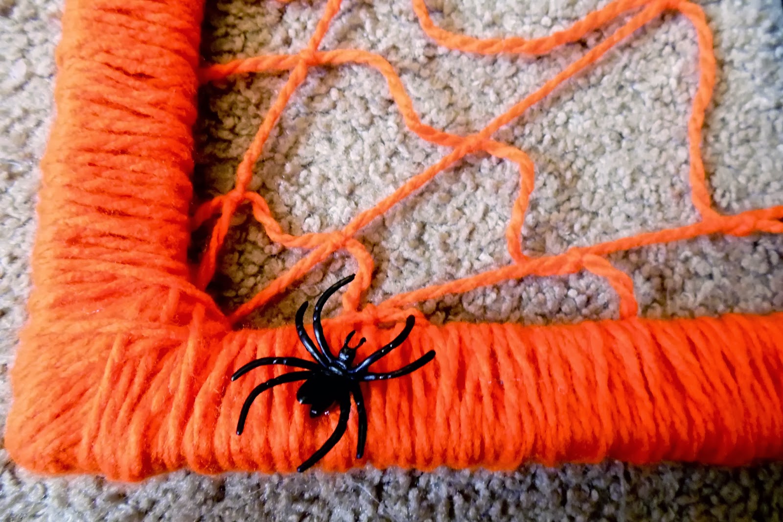 Check out the Checketts: Crafts with Kelcie: Spiderweb Yarn Frame Tutorial