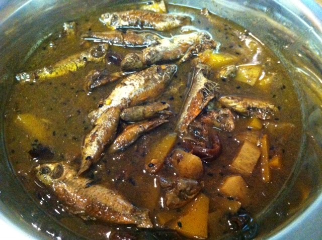 Bangla Kitchen: Choto Macher Tok (Tamarind fish curry)