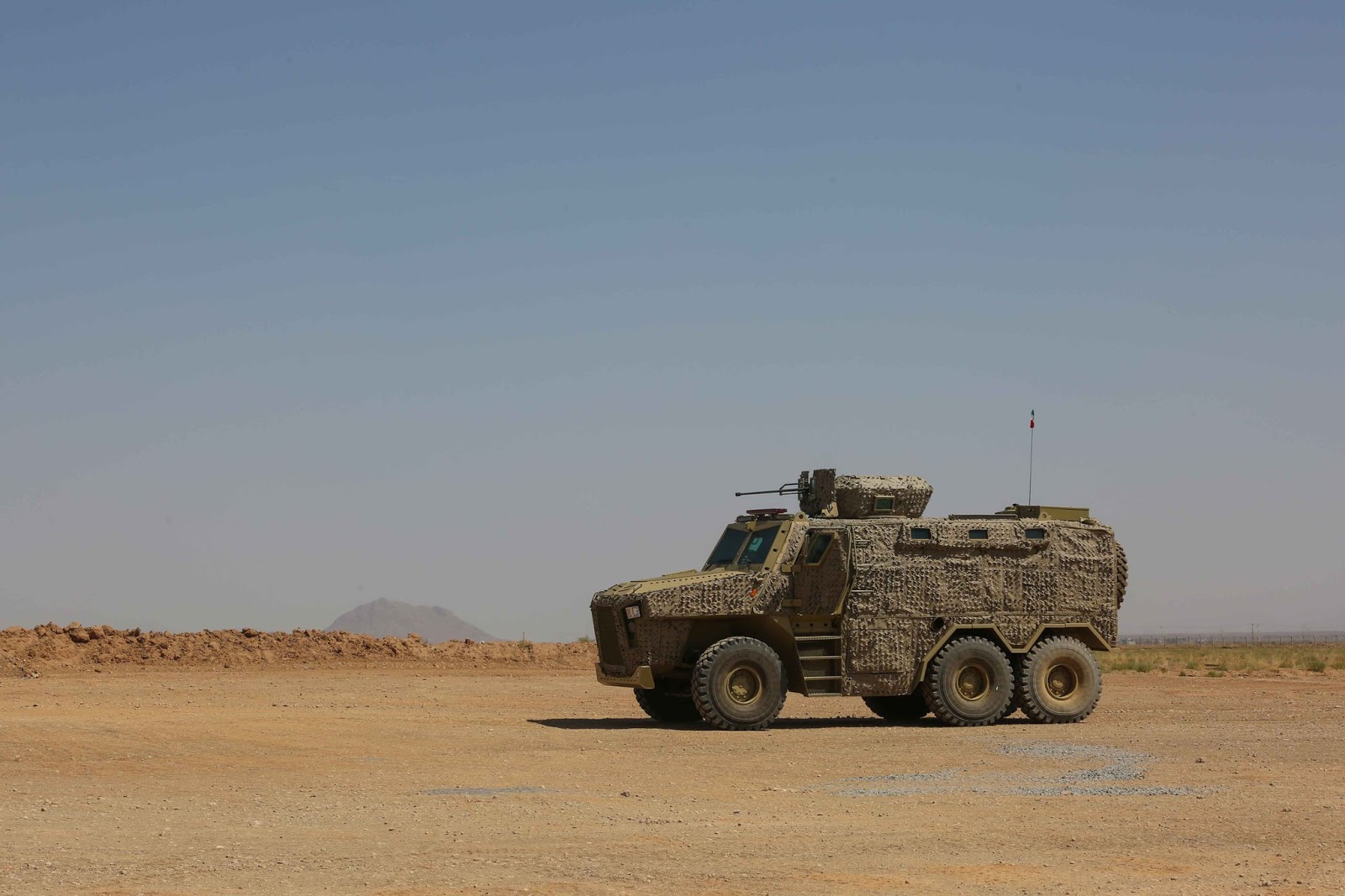 SNAFU!: Iranian Raad 6x6 MRAP (pics)