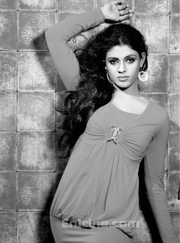 Media Gallery: Iniya New Latest Hot Photo Shoot Stills