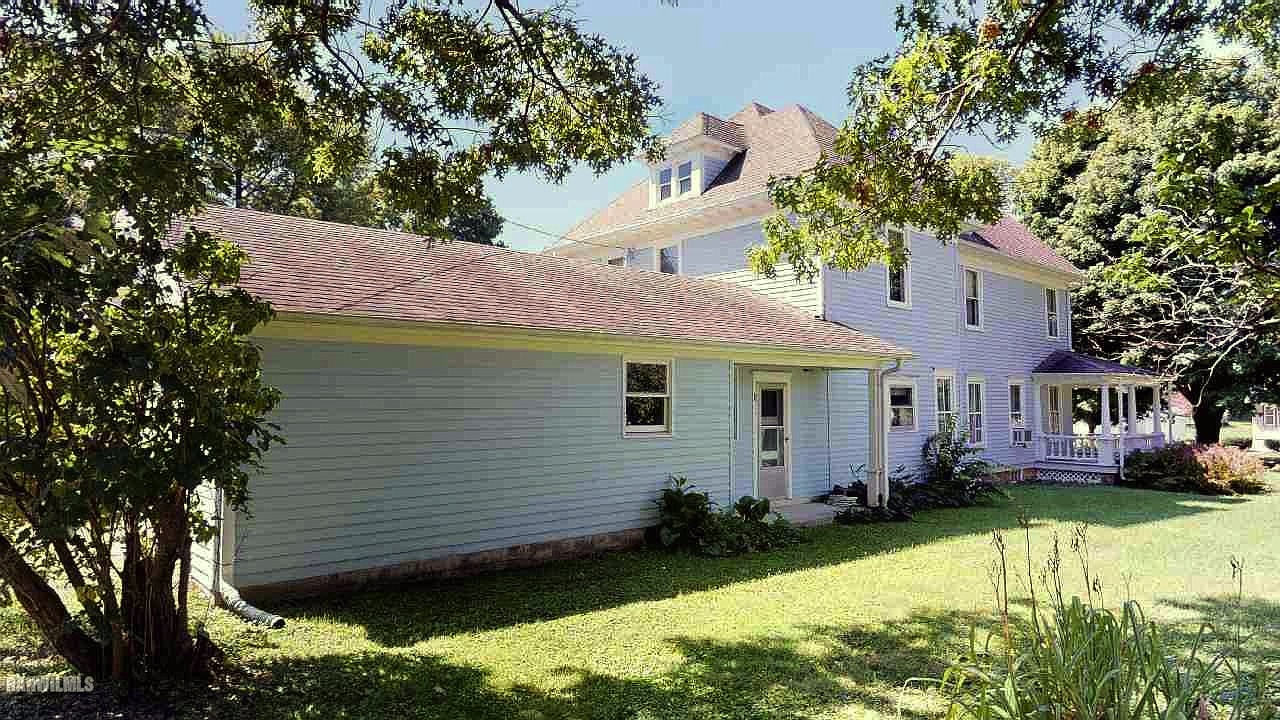 Sweet House Dreams: 1898 Queen Anne Victorian in Chadwick, Illinois