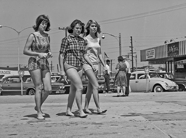 Take a Trip to Santa Monica Beach in the 1960s ~ Vintage Everyday