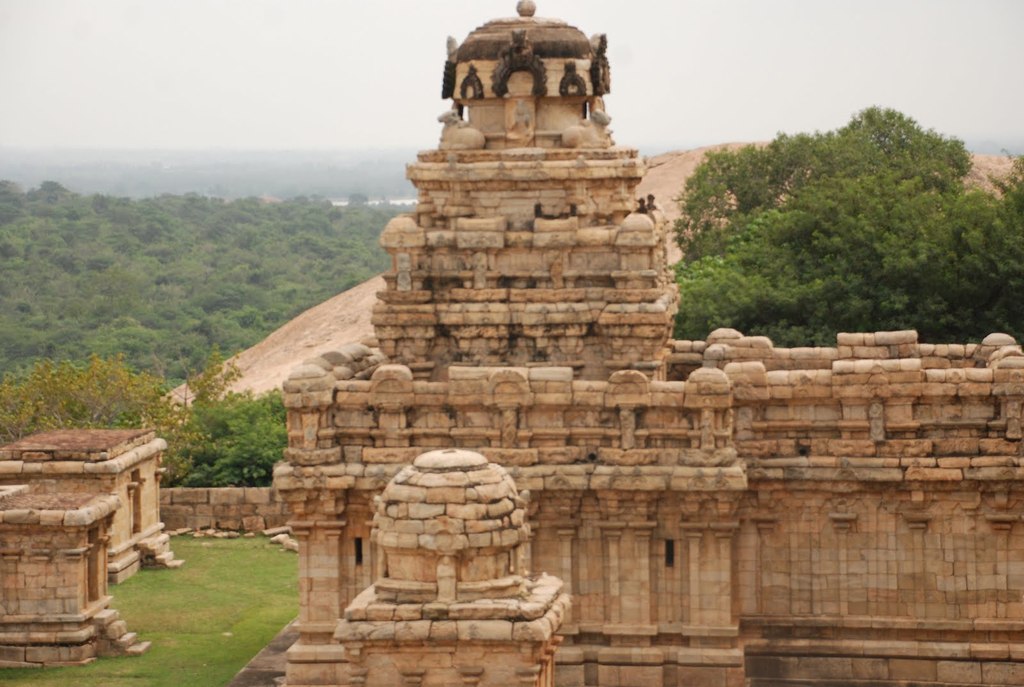 Tamilnadu Tourism: Vijayalaya Choleeswaram, Narthamalai