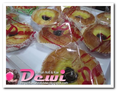 Roti manis (Rumah Roti Dewi) ~ Rumah Roti Dewi