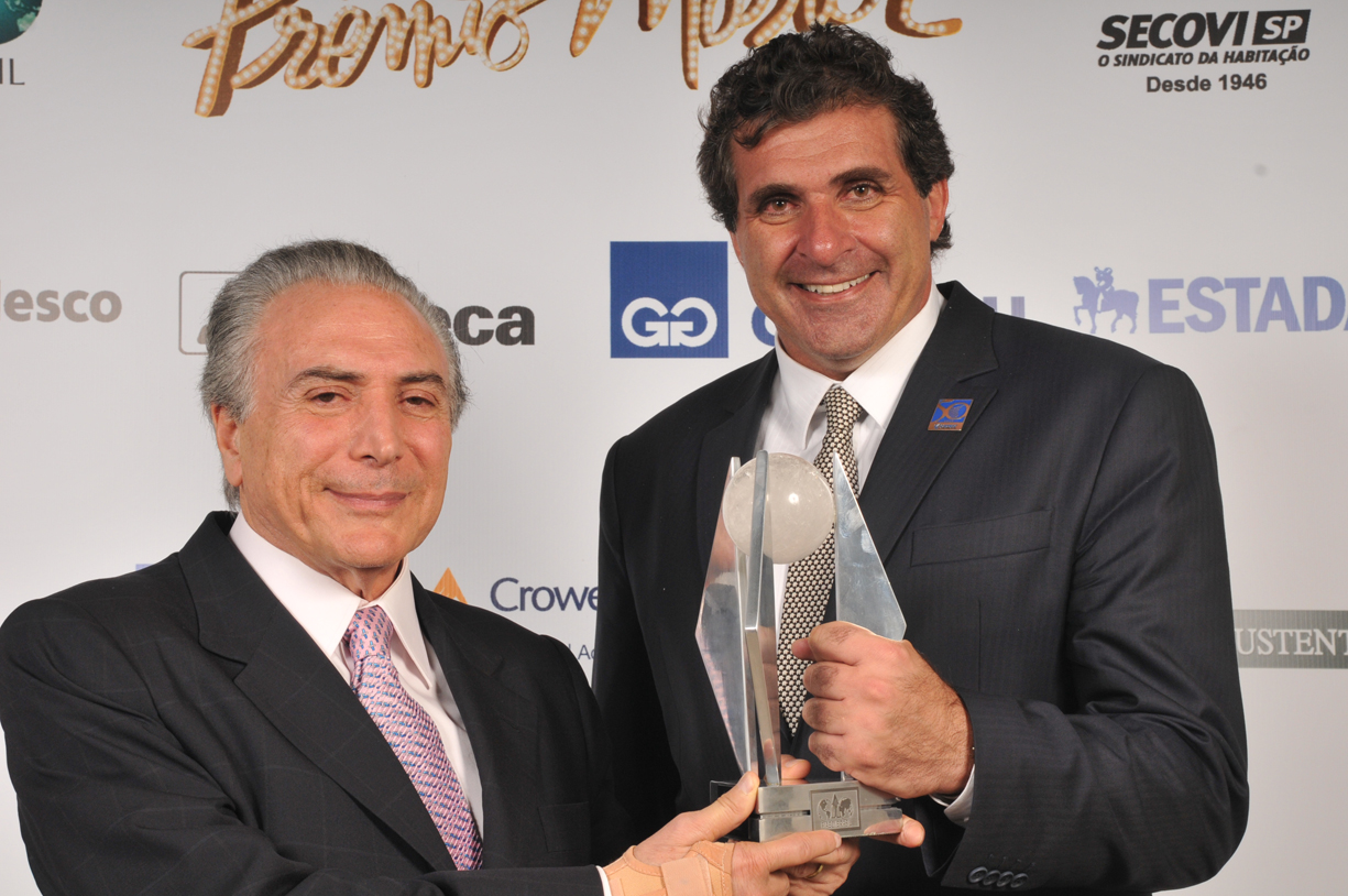 :: Na Contramão ::: O grande empresário que guarda o Sábado