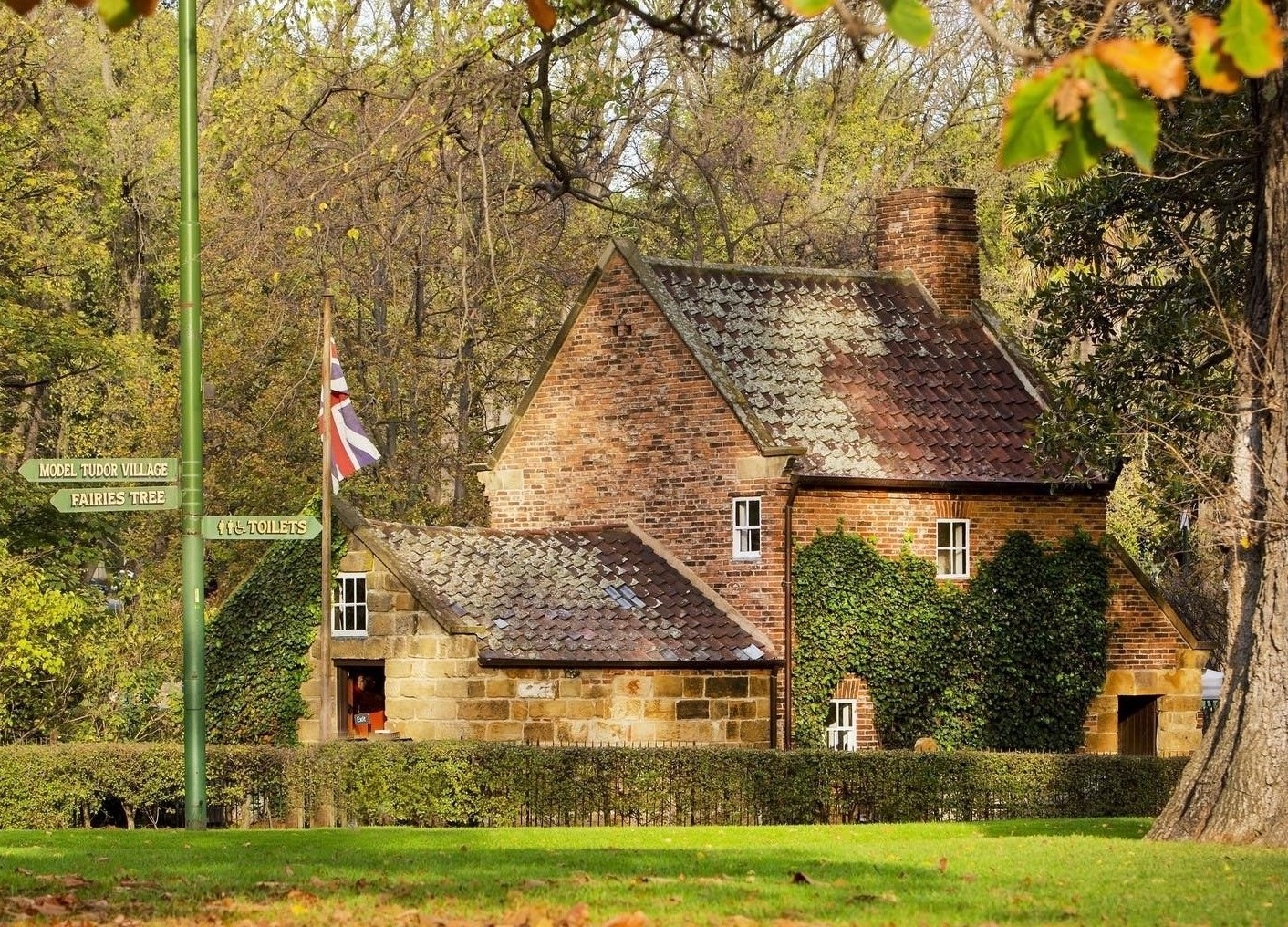 ART and ARCHITECTURE, mainly: Capt James Cook's Cottage - a long way ...