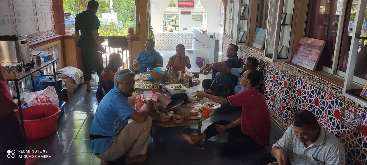 HSBM LIBRARY: PROGRAM GOTONG ROYONG SURAU (GURU & STAFF LELAKI)