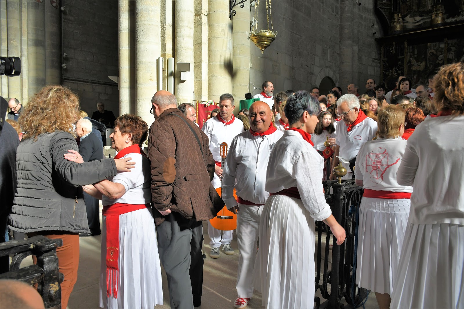 Jotas y Joter@s: Misa Navarra (Campanas del Alba) Homenaje a Tomás ...