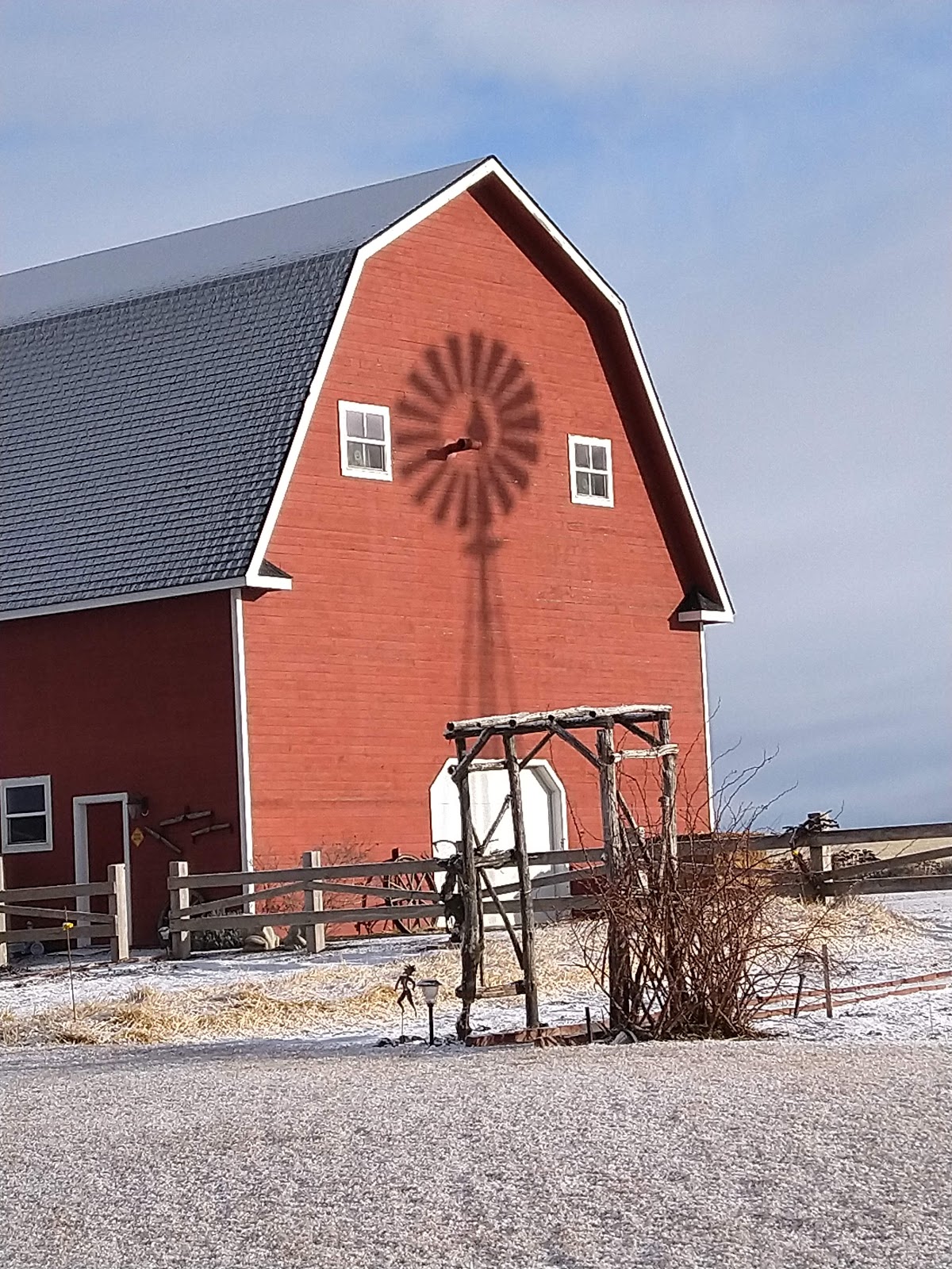 Rolinco Road Ramblings: Barn shadow