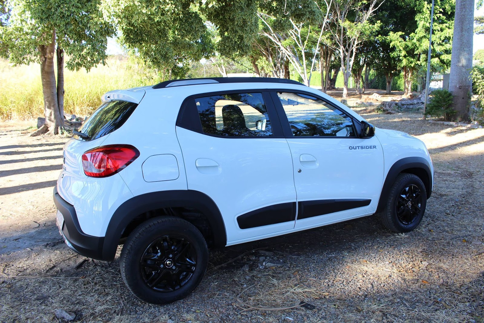 Avaliação: Renault Kwid Outsider 2020 - vídeo, preço, consumo e ...