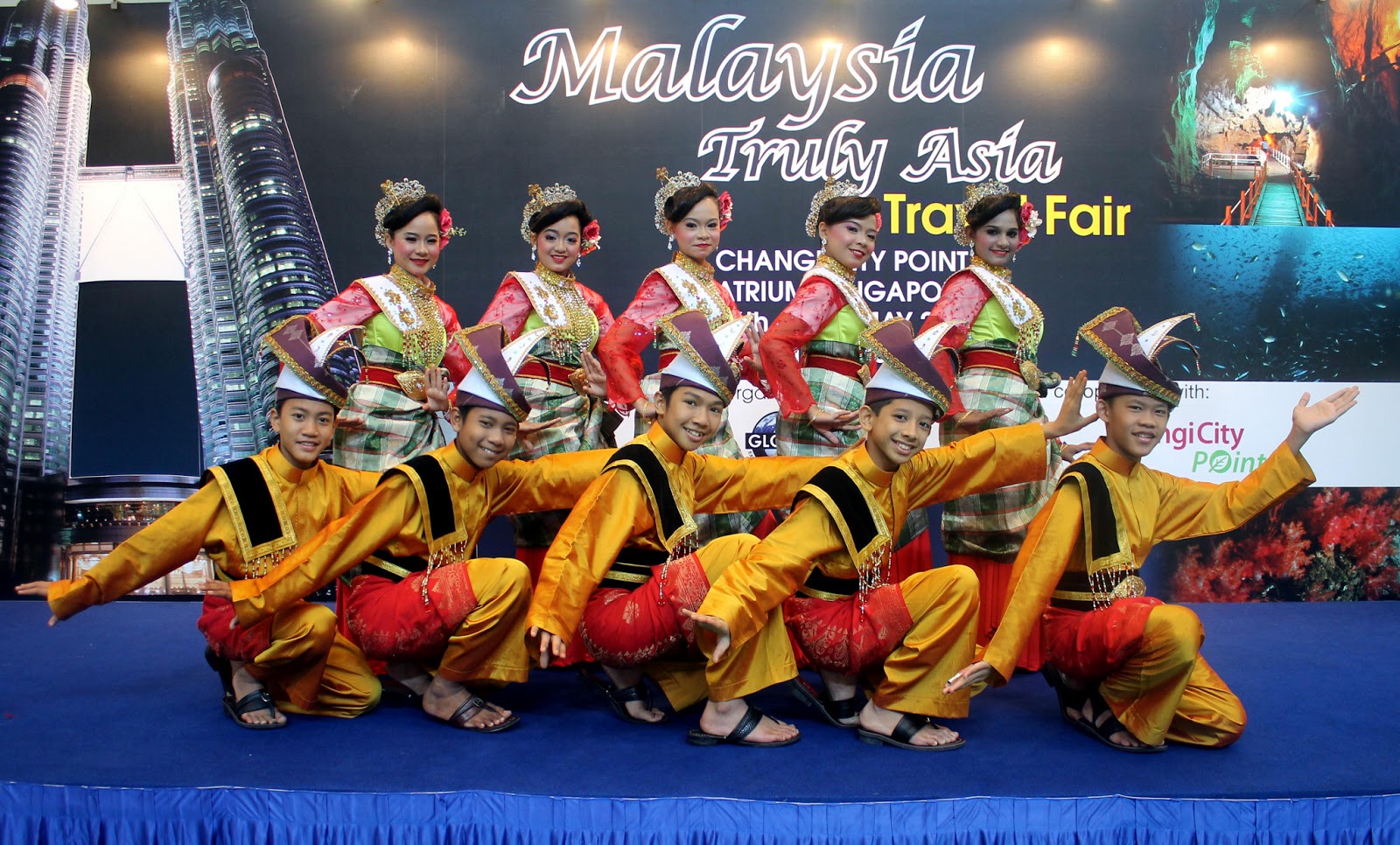 Persembahan Tarian Sempena Malaysia Truly Asia Travel Fair 2013 di ...