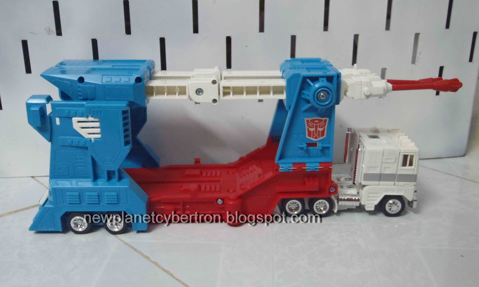 New Planet Cybertron: Transformers Review: Ultra Magnus (G1)