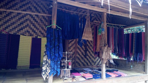 Kerajinan Suku Baduy Banyak Diminati Wisatawan Mancanegara - rekreartive