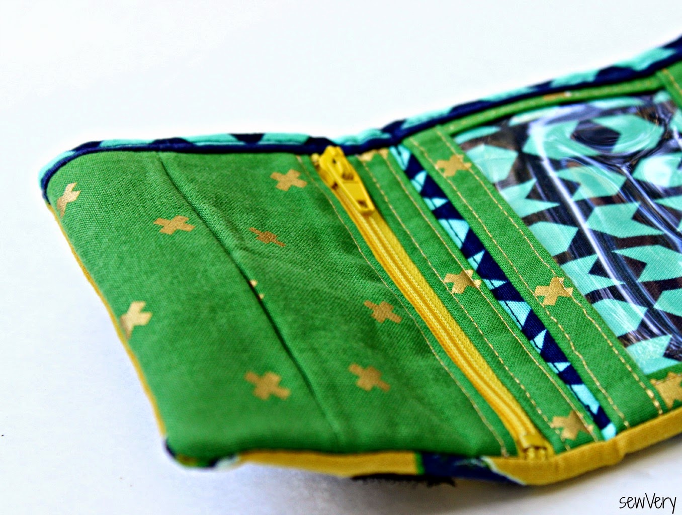 sewVery: Perfect Petal Purse & Pirates Treasure Wallet + Giveaway!