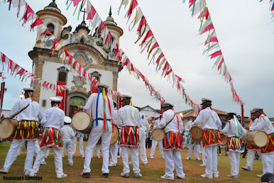ENCONTRO DE CONGADOS NA PRAÇA MINAS GERAIS