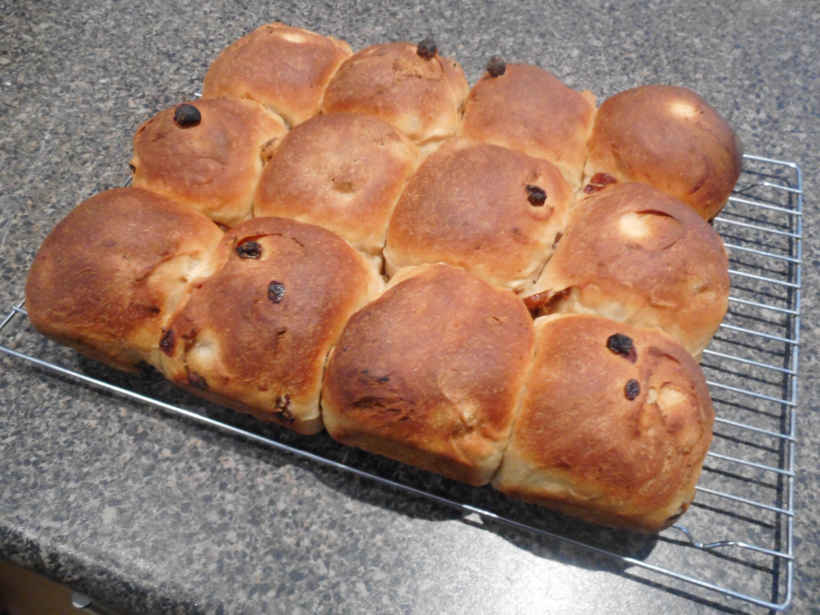 Gully Grove: Sourdough fruit buns