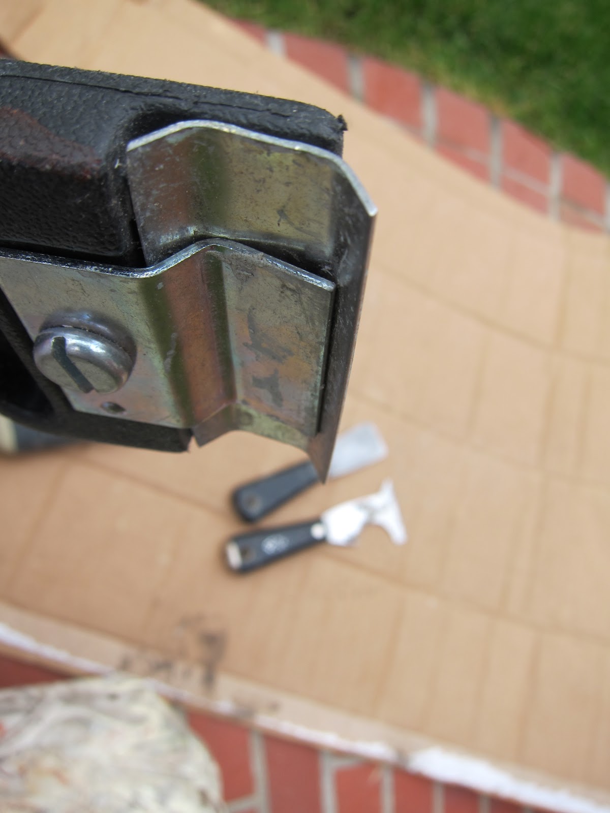 VideoPaintGuide: How to Paint Your House: Scraping