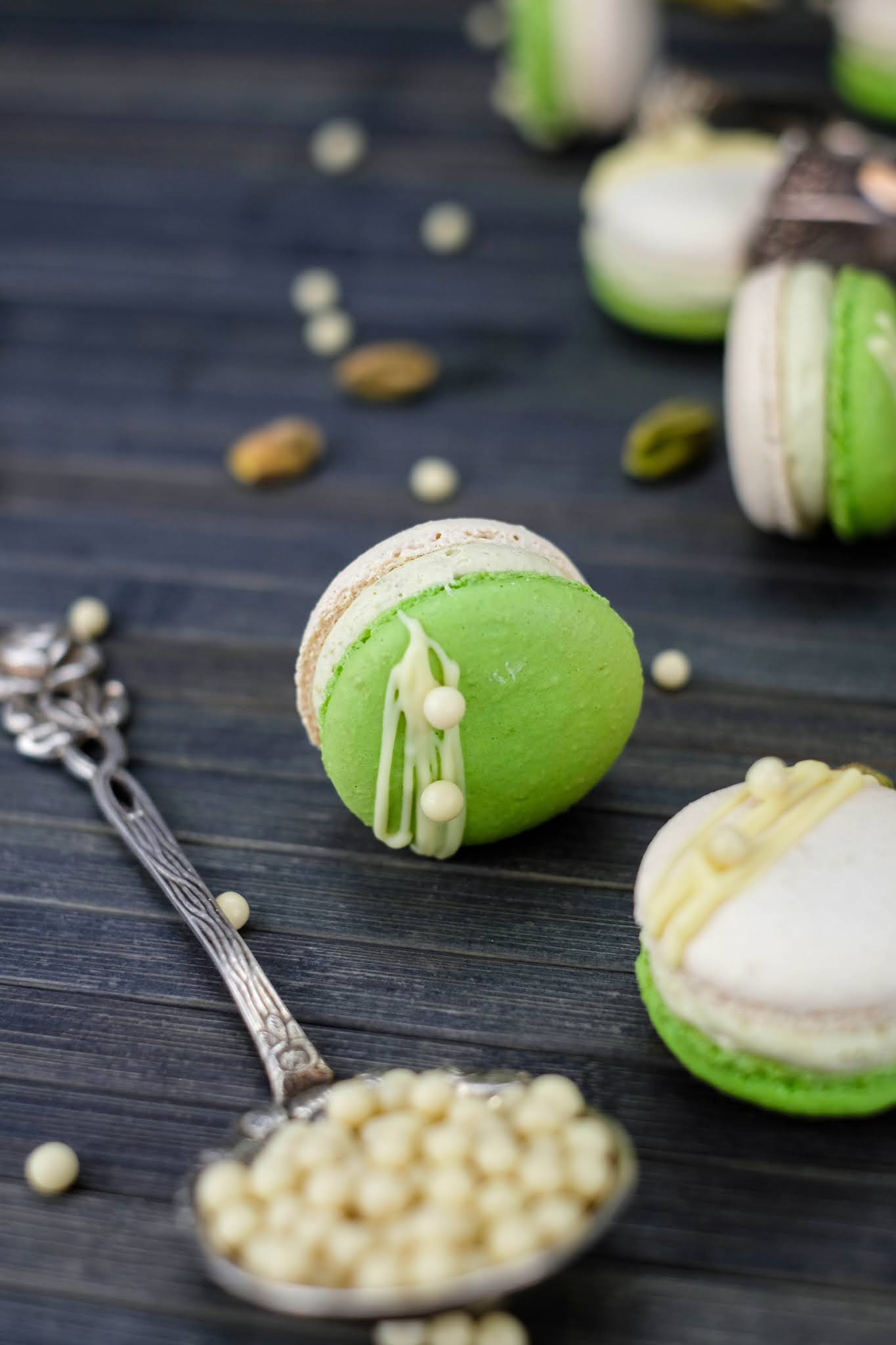 Weiße Schokoladen und Pistazien Macarons | Marion's Kaffeeklatsch
