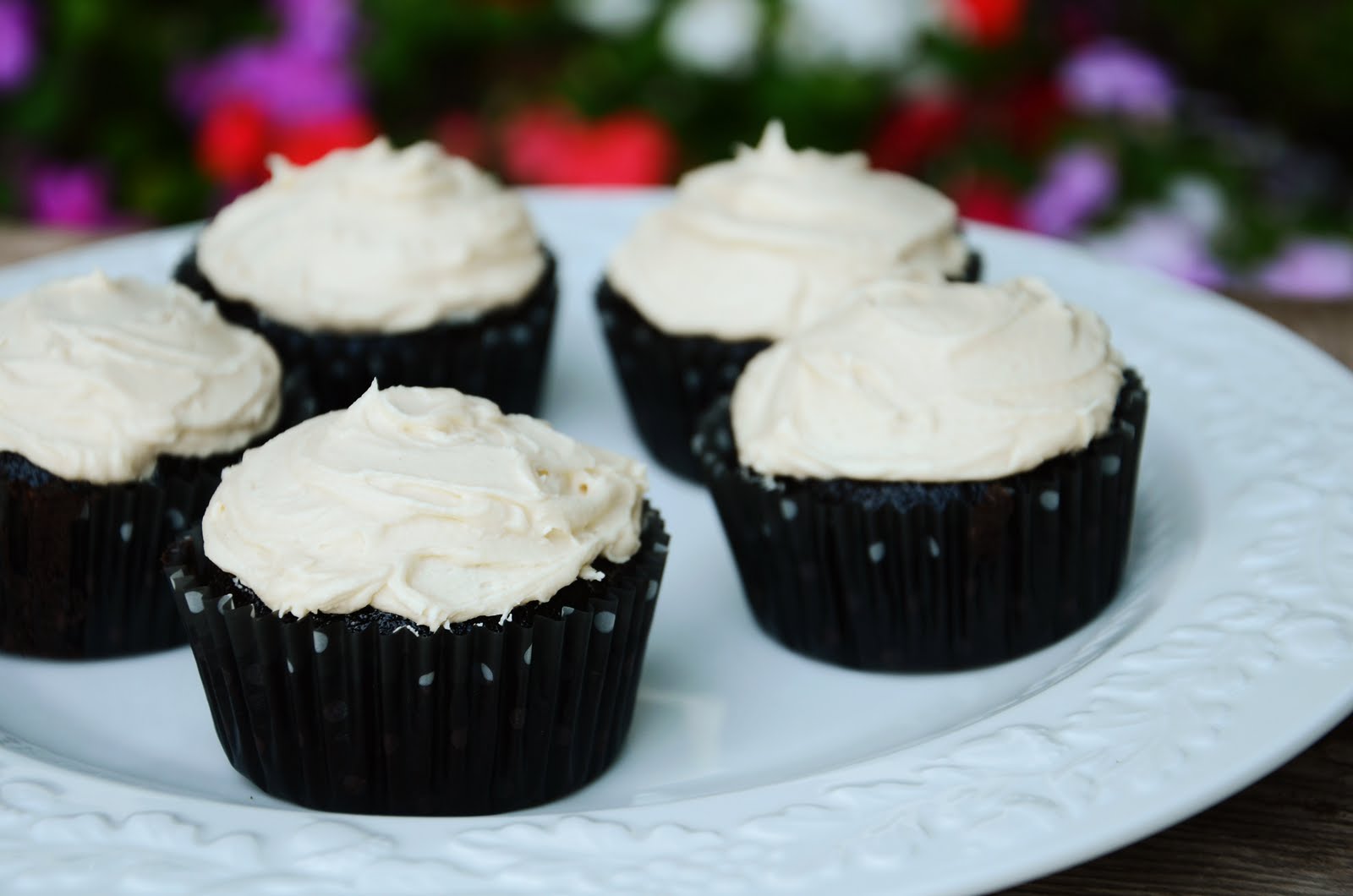 p.s.♡: tasty tuesday: mocha cake (and cupcakes!)