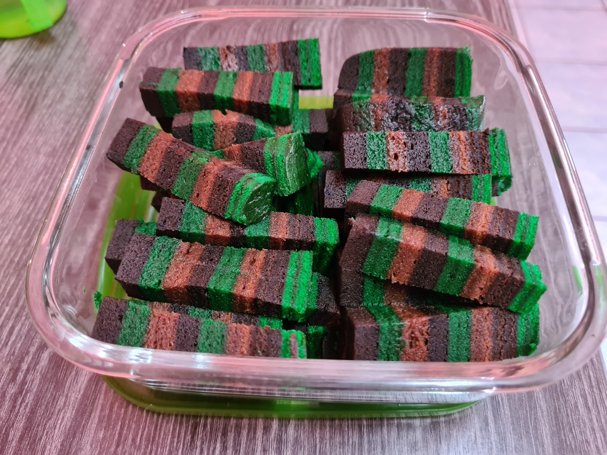 Menu pagi raya - kek lapis, kelupis & air gas