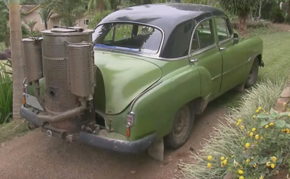 Carros antigos: Carros com gasogênio.