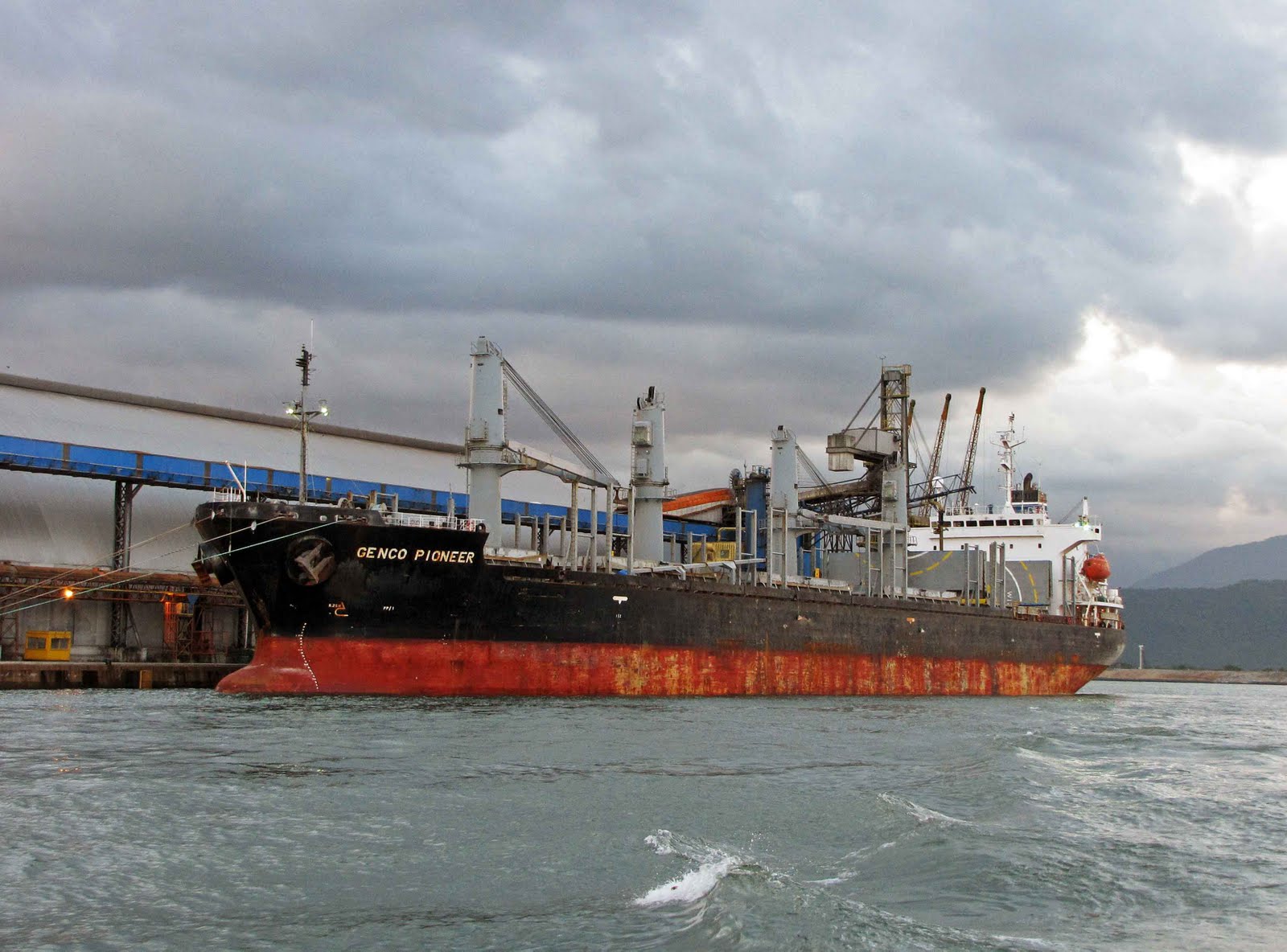 Santos Shiplovers: M/V Genco Pioneer / VRYI4 - Esacala em Santos ...