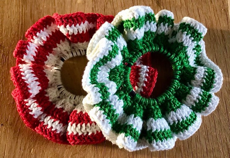 Christmas Scrunchies (free pattern)