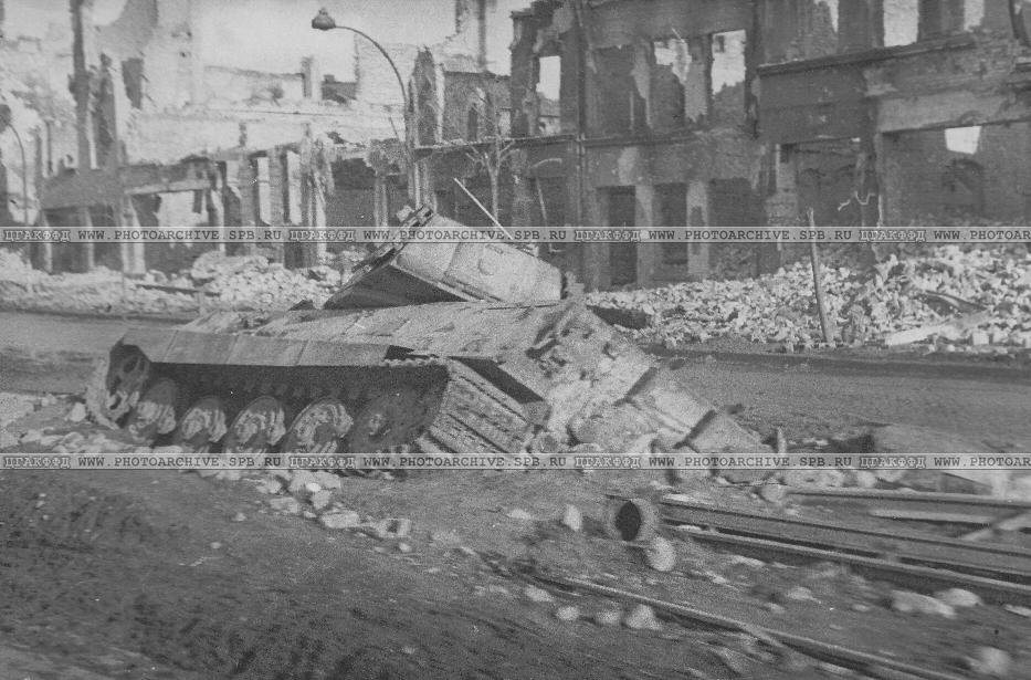 Historia y tecnología militar: Foto de un Tiger II accidentado en Danzig