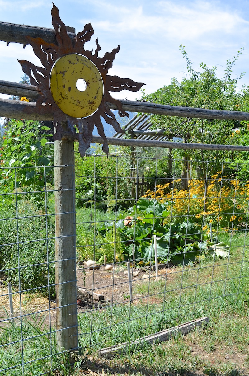 La Maison Boheme: Repurposed Screen as Garden Gate