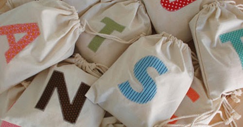 Easy Drawstring Gift Bag Tutorial ~ DIY Tutorial Ideas!