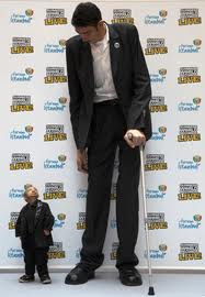 Bisarbeat: World Tallest Man meets World Smallest man