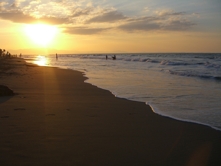 14 Places to go in Dagupan on Valentine's Day: Tondaligan Beach