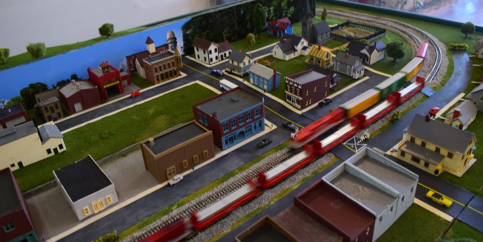 Midway Messenger: Model train displays draw children and adults downtown