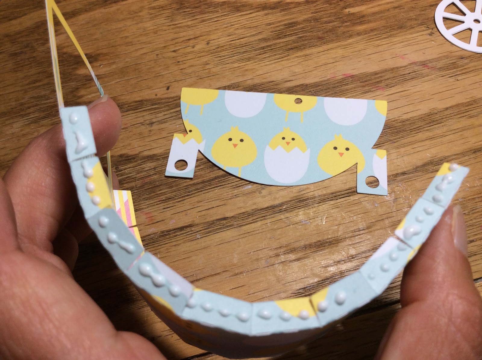 Papercrafts and other fun things: A Paper Baby Carriage For a Baby Shower