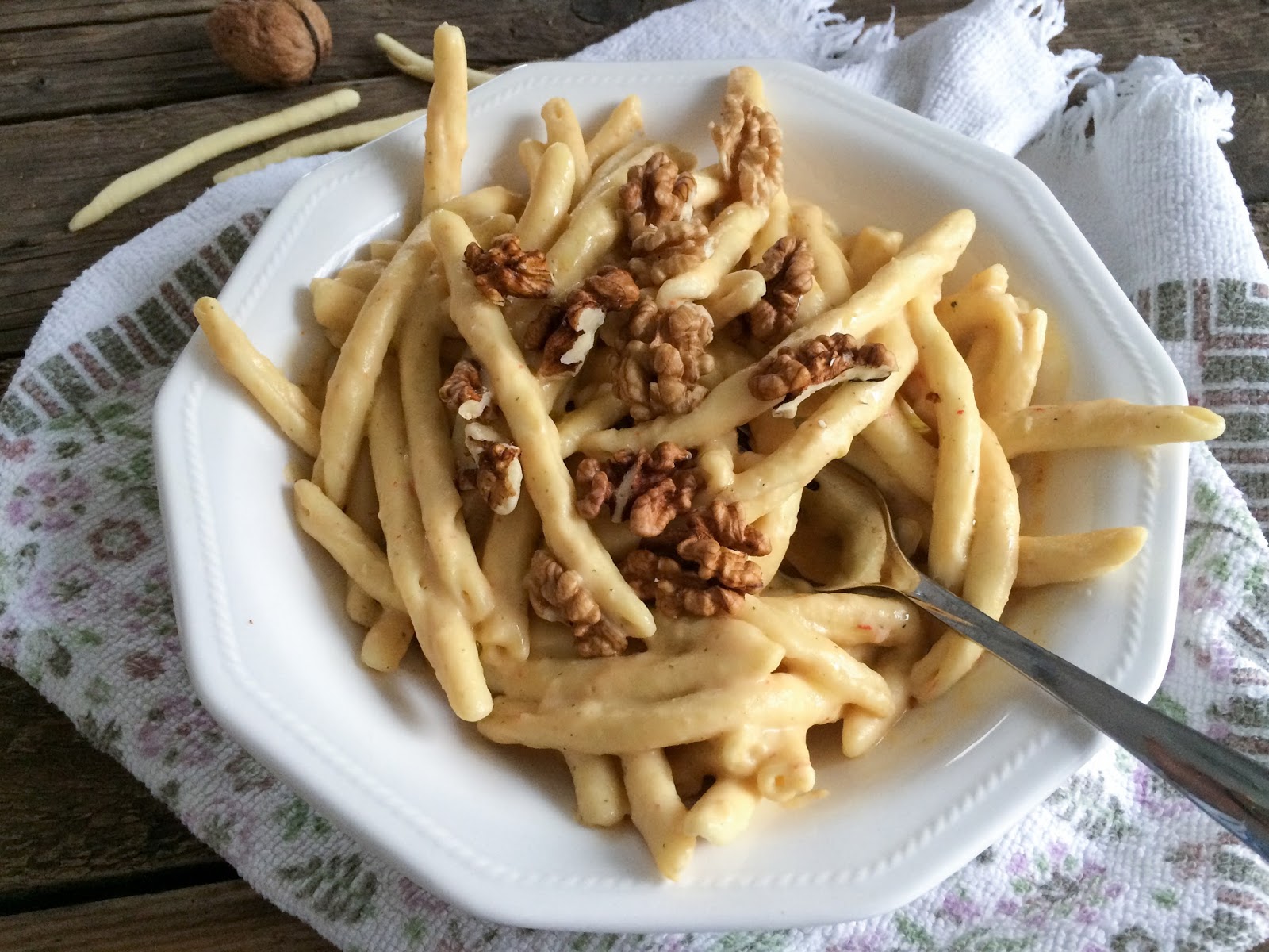 Fitt fazék kultúrblog : Olasz tészta "sajt"szószban, pirított dióval ...
