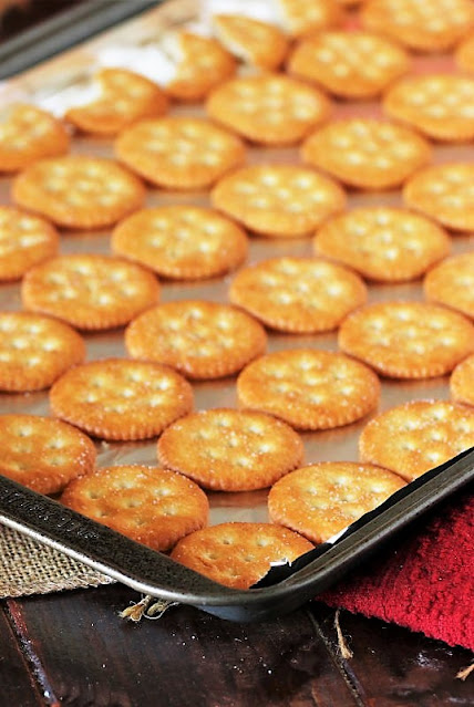Ritz Cracker Candy | The Kitchen is My Playground