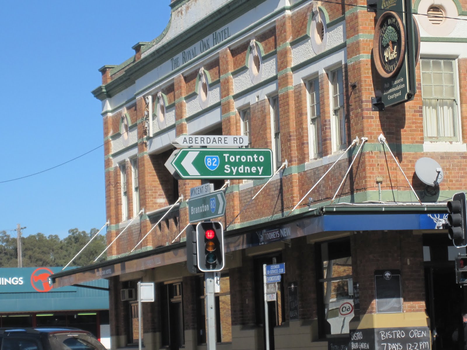 2travelbuggers: Wine, "Roos", and Toronto?!?