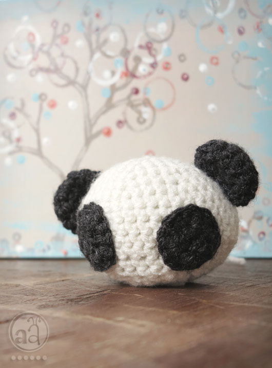 a sisterly yarn along: finished sweater & wip panda | artsy ants