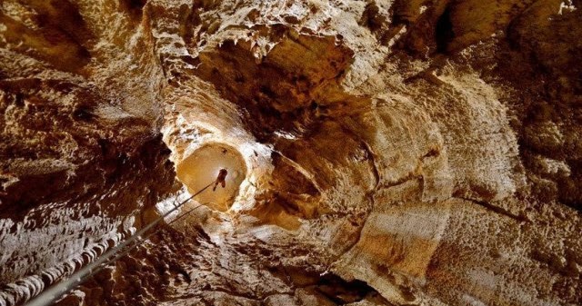 ΦΩΤΑΥΓΕΙΑ : The deepest cave on the Earth Voronya cave
