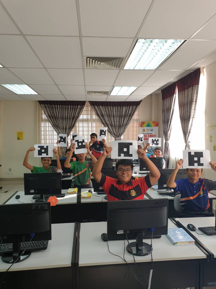 Melihat Pendidikan Dari Kaca Mata Teknologi: Aplikasi PLICKERS