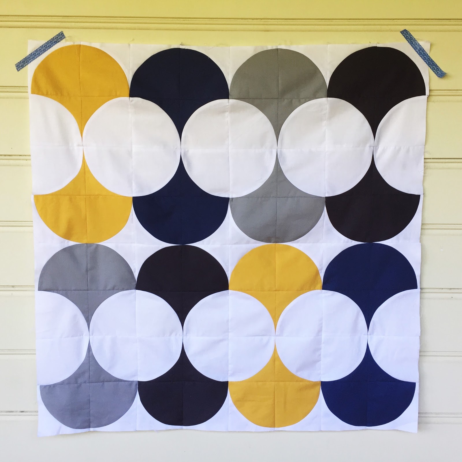 Kate Henderson Quilts: Modern Clamshell Mini Quilt